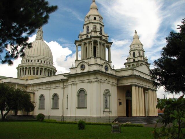 7 Breathtaking Catholic Churches in Costa Rica
